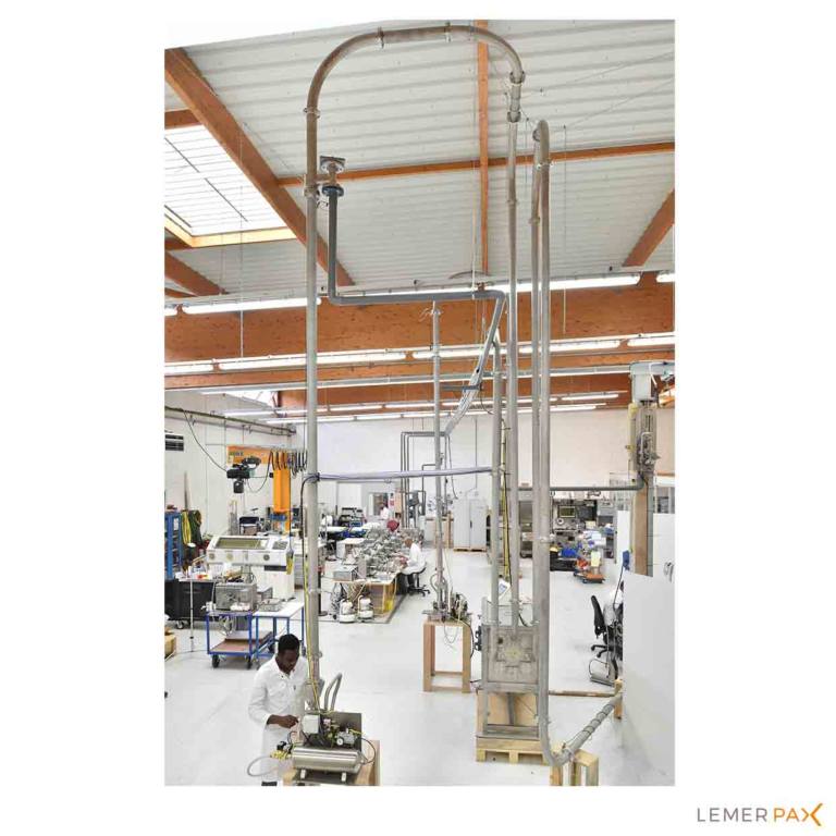 Vacuum sample transfer system for radioactive samples