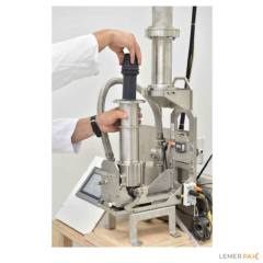 Vacuum sample transfer system for radioactive samples
