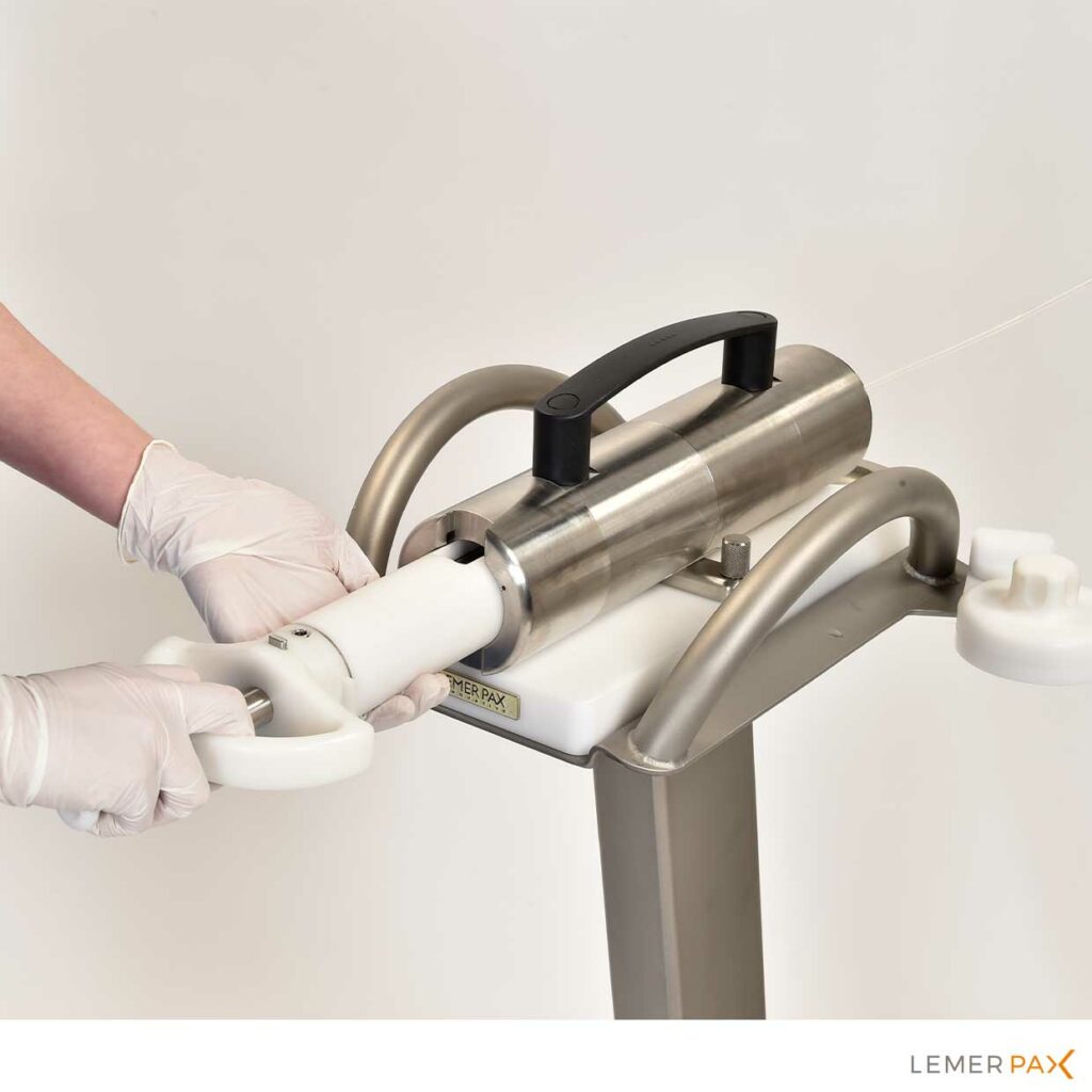 Manujet - manual shielded injector for pharmaceuticals