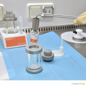 Positong tongs - manipulation shielded tongs for vial