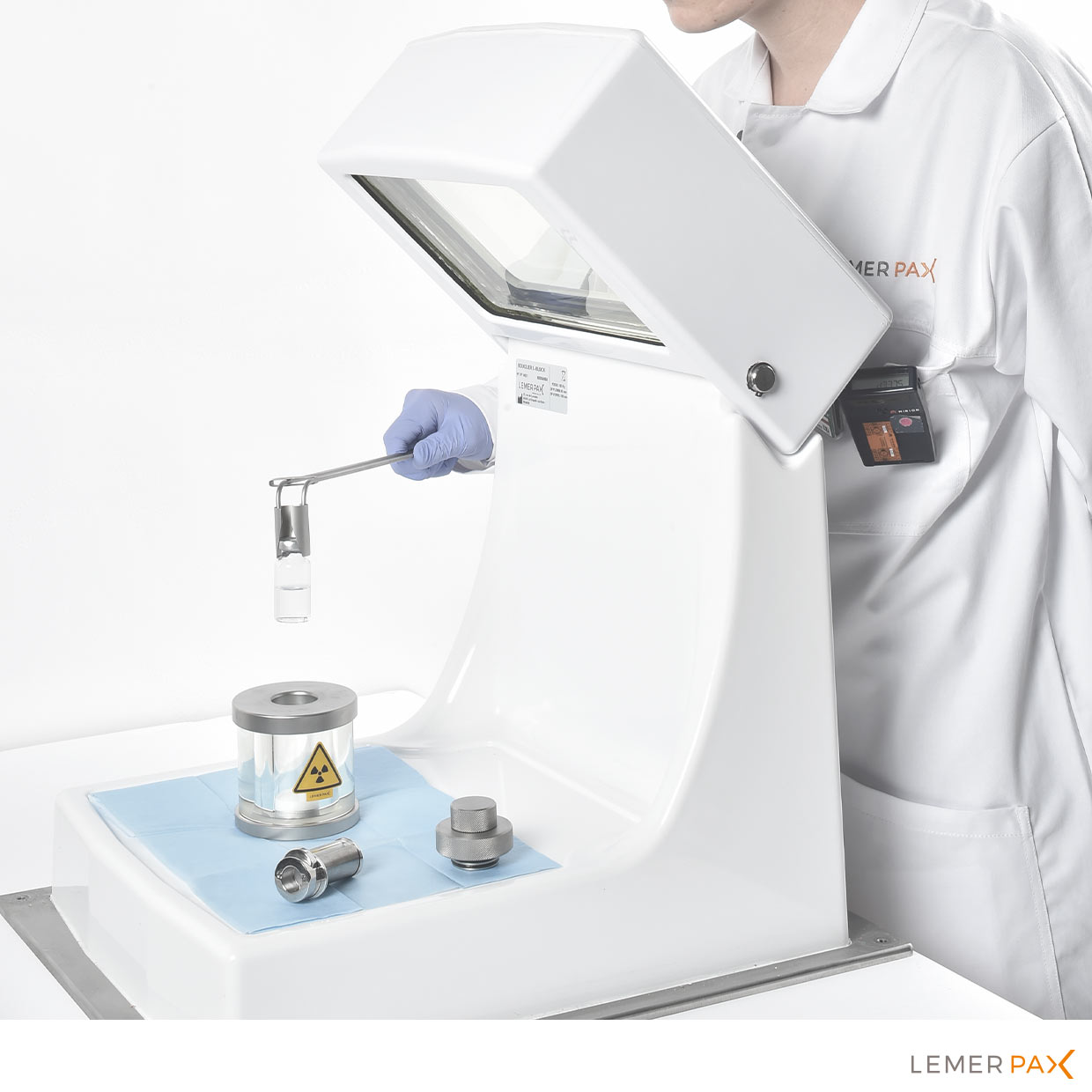 L-Block - protective screen radiopharmaceutical manipulations