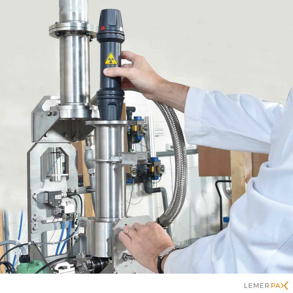 Vacuum sample transfer system for radioactive samples