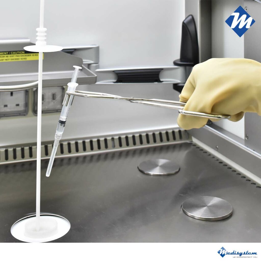 Manipulation tongs to handle the vials remotely - Medisystem